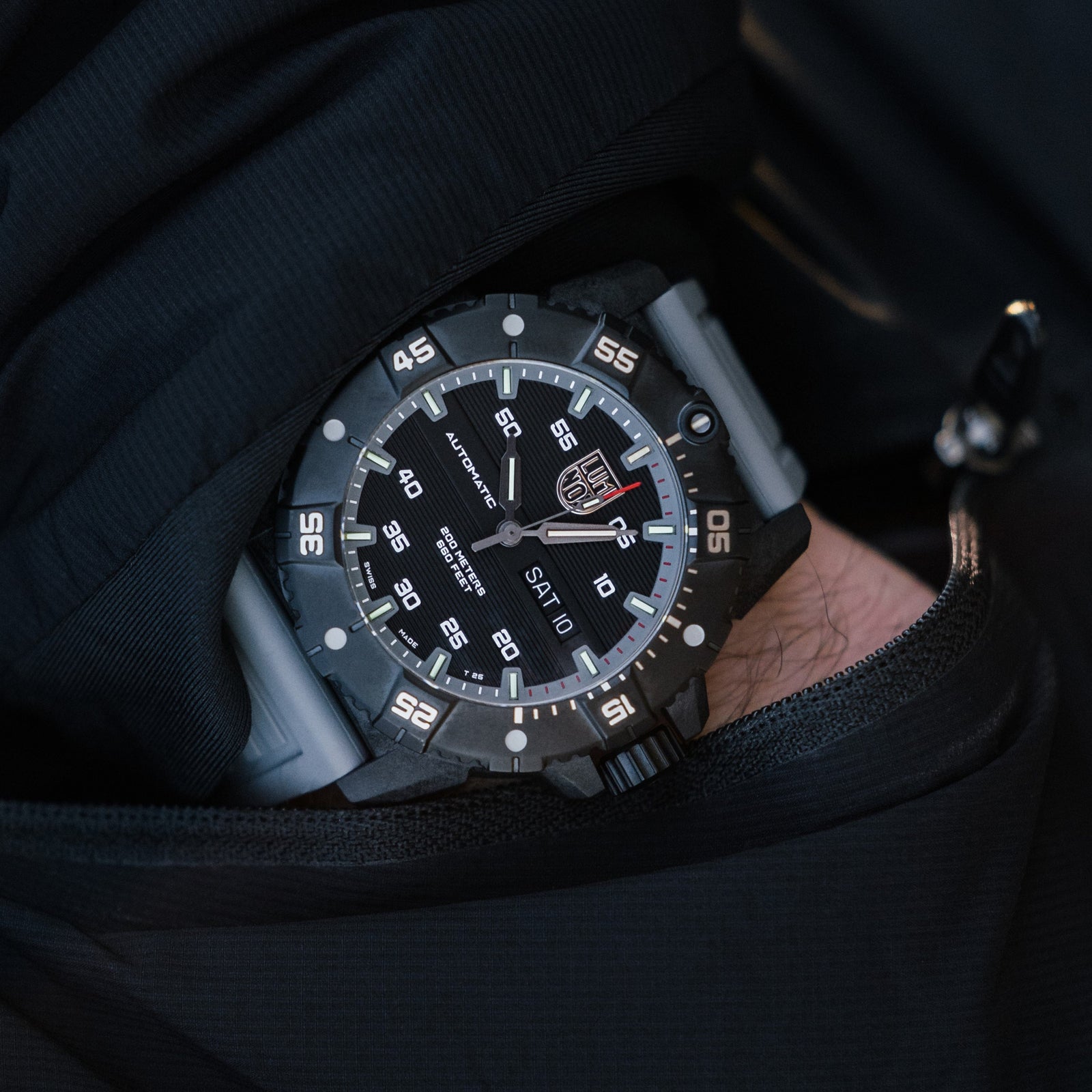 Master Carbon SEAL Automatic – Luminox Europe